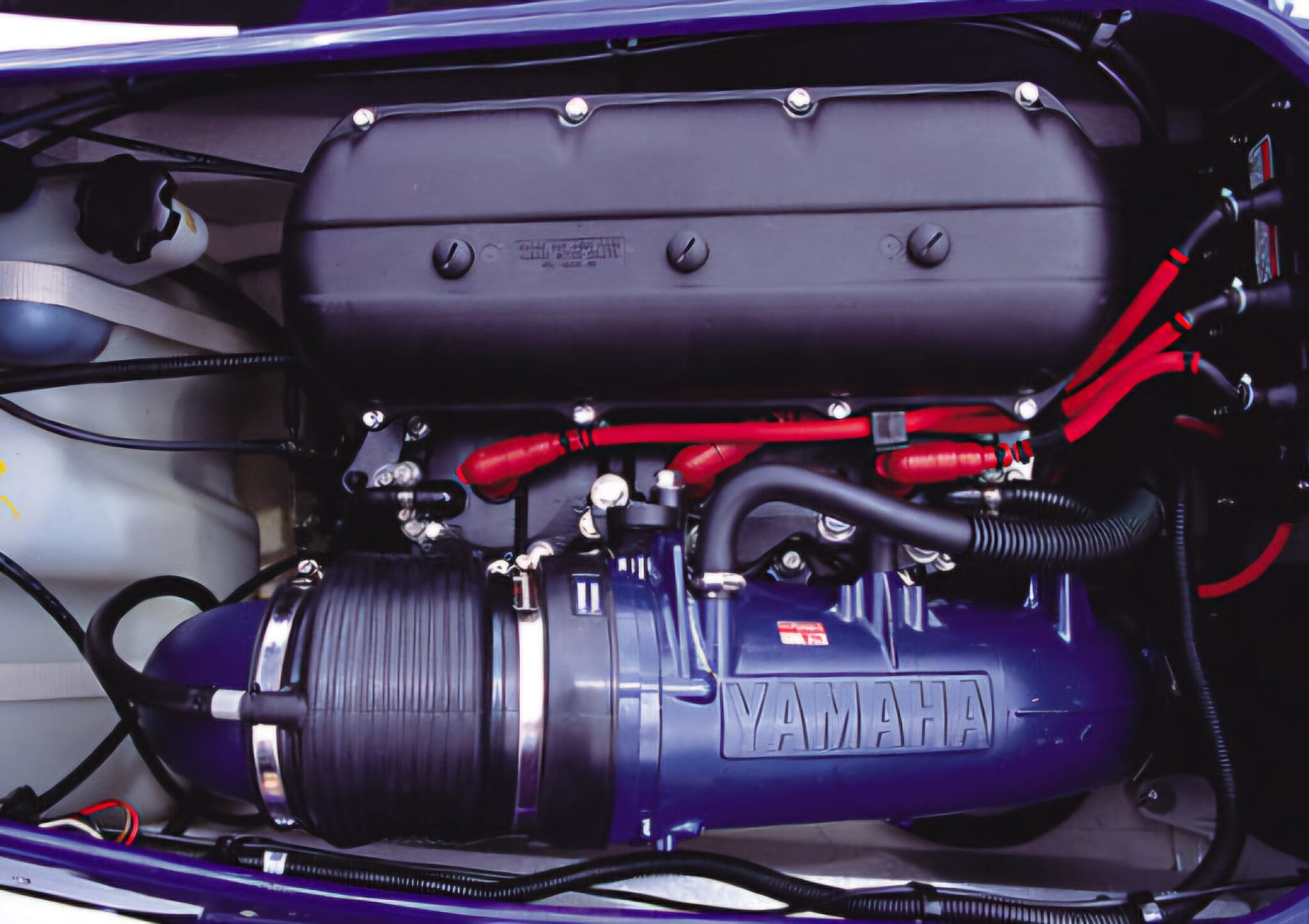 The 1997-1999 Yamaha GP1200 Waverunner Review And Specs: A Legendary ...